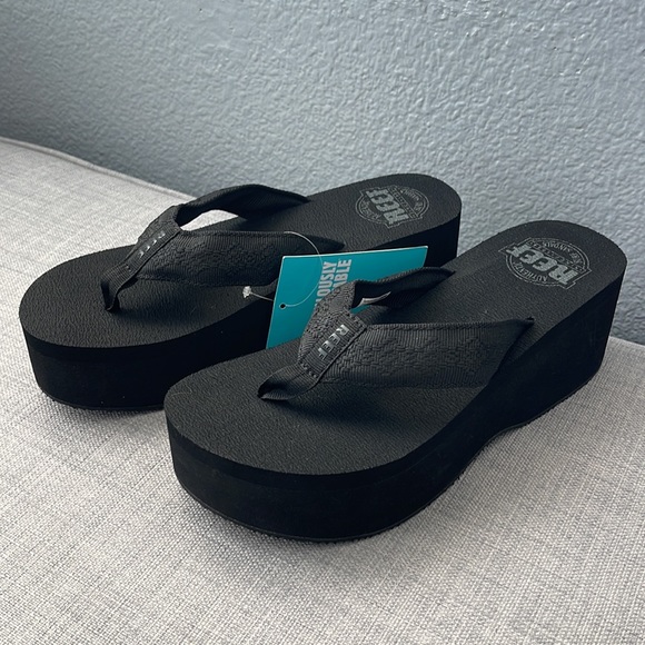 Reef | Shoes | Reef Sandy Hi Black | Poshmark